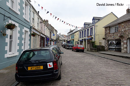 The Ultimate Guide to Moving to Alderney from the UK - RemovalReviews