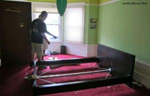 How to Move a Bed by Yourself: DIY Guide: DIY Guide