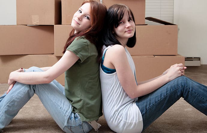 Moving in With a Friend: How to Live With Friends and Remain BFF ...